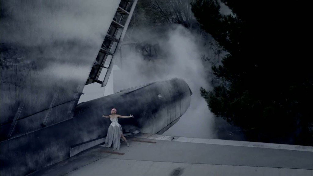 Nicki Minaj feat. Rihanna – “Fly” Lyrics // The Hype Factor