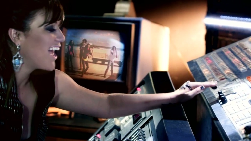 Kelly Clarkson – Stronger (What Doesn’t Kill You) Music Video Lyrics ...