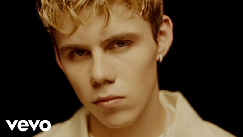 The Kid LAROI – GIRLS Lyrics // The Hype Factor